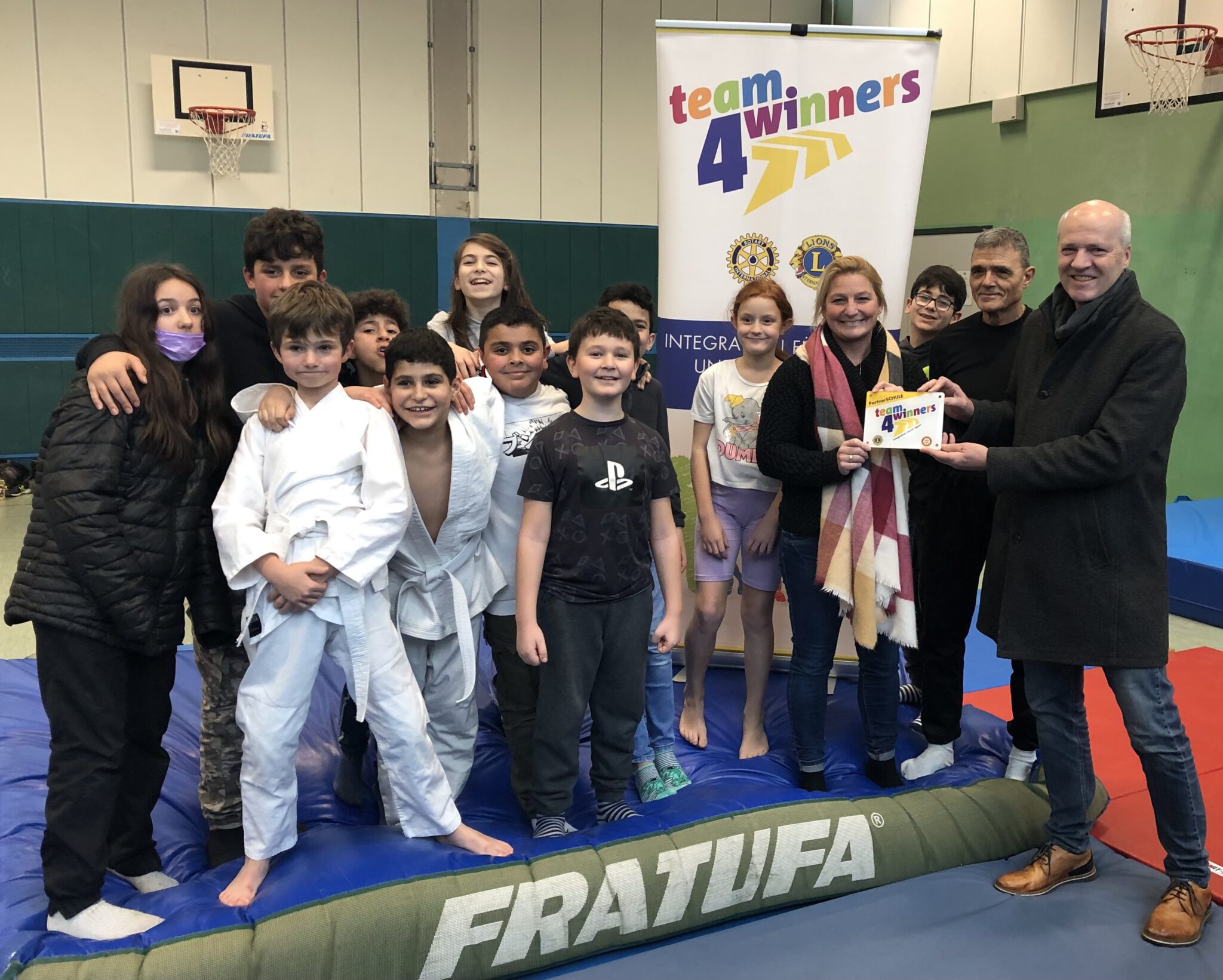 Team 4 Winners Partnerschulplakette überreicht | GemS Dudweiler